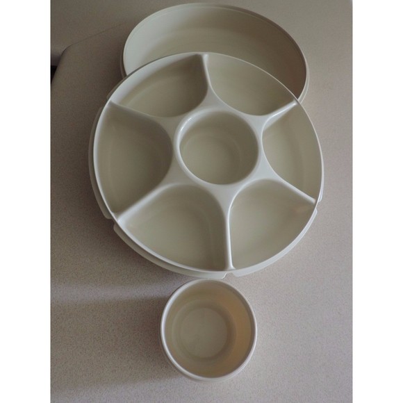 Tupperware | Kitchen | Vintage Tupperware Serving Center Divided Party ...